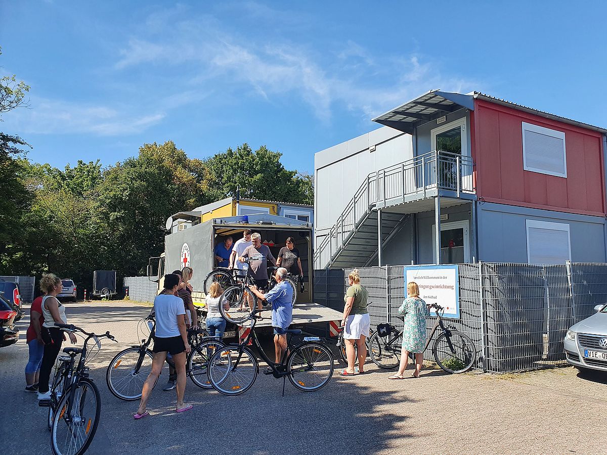 Fahrräder, Spielzeug und Tablets für Geflüchtete - Kreisverband Neuss e.V.